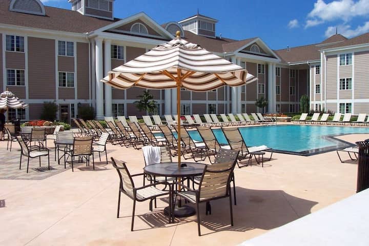 Bertram Inn | 2 Doubles | Pool | 2 Units - Aurora, OH
