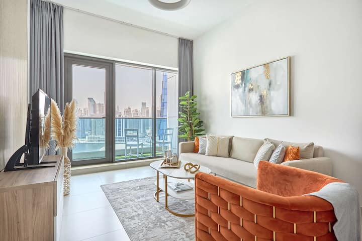 Vibrant 1br W/ Partial Canal Views In Business Bay - Dubai