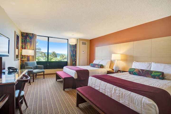 Hilo Hawaiian | 2 Queen | Near The Airport | Pool - Hilo, HI