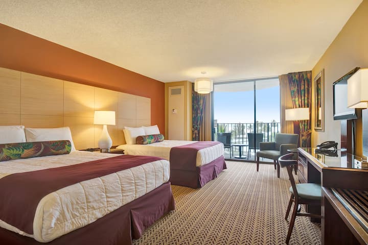 Hilo Hawaiian | 2 Queen Deluxe | Ocean View | Pool - Hilo, HI