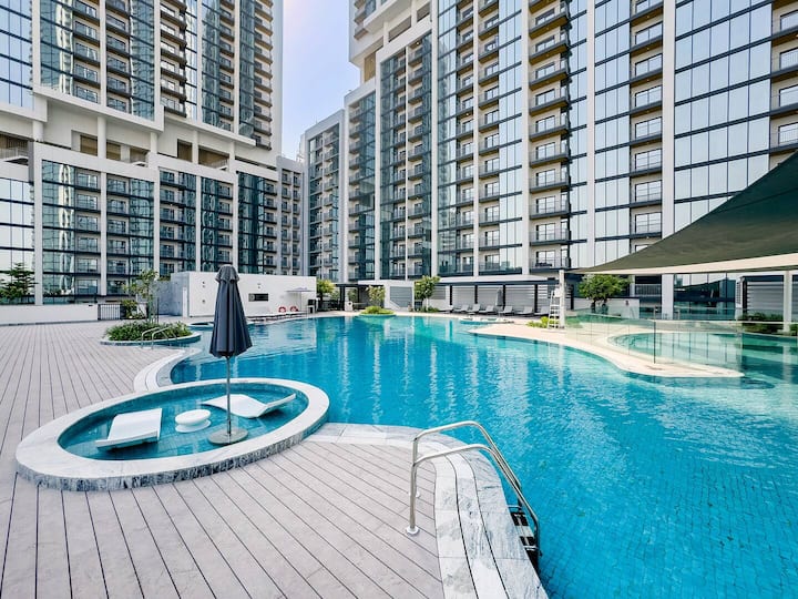 Chic 1br Retreat | Sobha Crest With Pool & Gym - Dubai