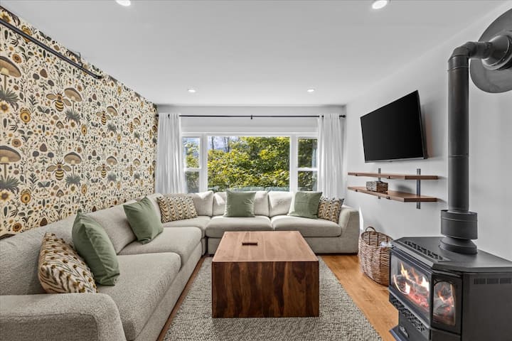 Stylish & Unique 2br Stowe Condo: Newly Renovated! - Stowe, VT