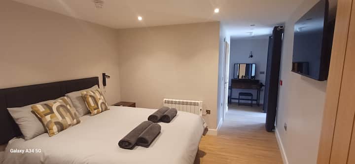 Deluxe Apartment - City View - Ely