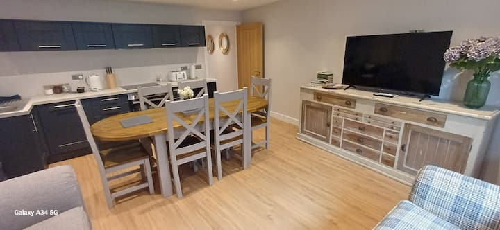 Appartement-de Luxe-sdb Privée Avec Douche-vue Vil - Ely