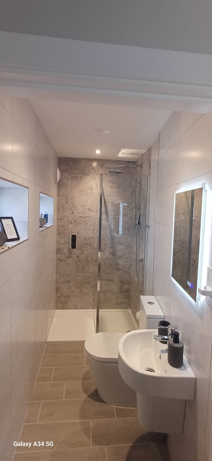 Apartment 5a, Double Room - Ensuite- Garden View. - Ely