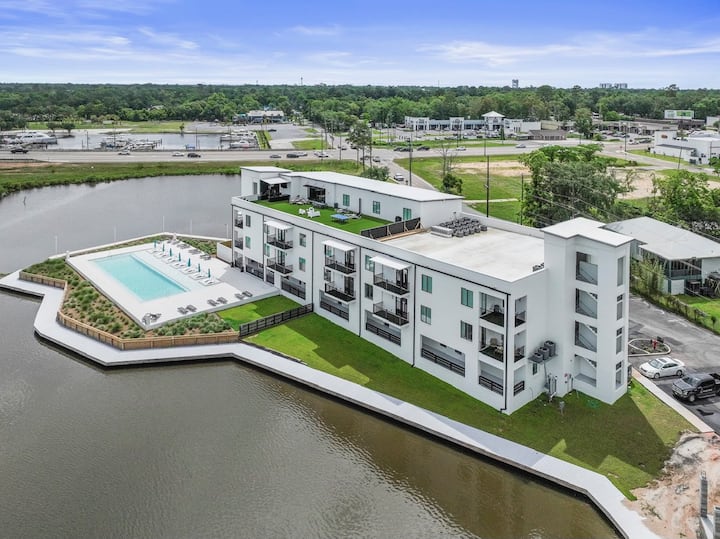 Waterfront, Queen Bed/bath Condo, Pool Access - Biloxi, MS