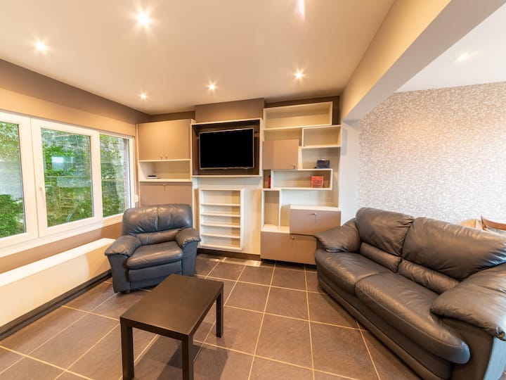 Magnifique Maison De Vacances Avec Jacuzzi - Esneux