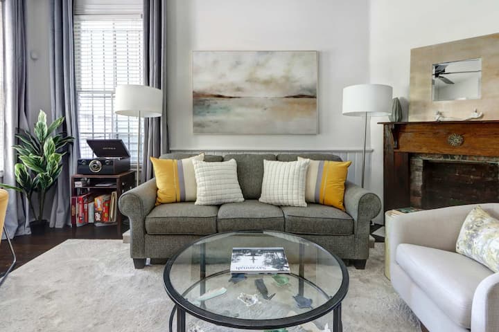 The Mermaid Cove | Walk To River + Private Patio - Savannah, GA