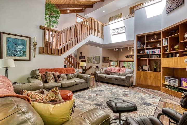 Cozy Sevierville Escape W/ Fire Pit, Deck & Air Ho - Sevierville, TN