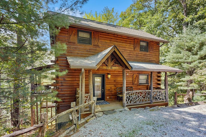 Beautiful Mountain View Cabin, Large Deck, Grill - Lake Jocassee