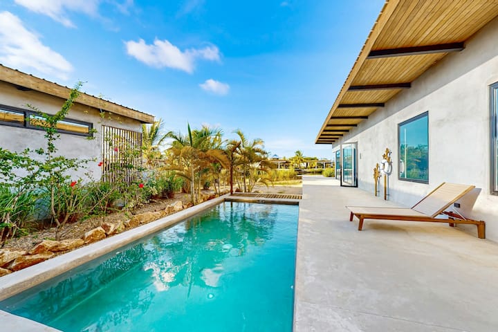 4br Villa With Plunge Pool & Waterfront Deck - Placencia