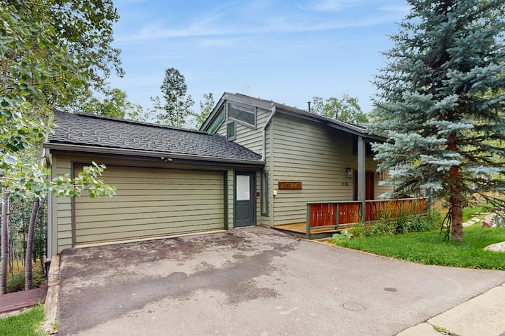 6 Br Home With Private Hot Tub And Bus To Slope - Vail, CO