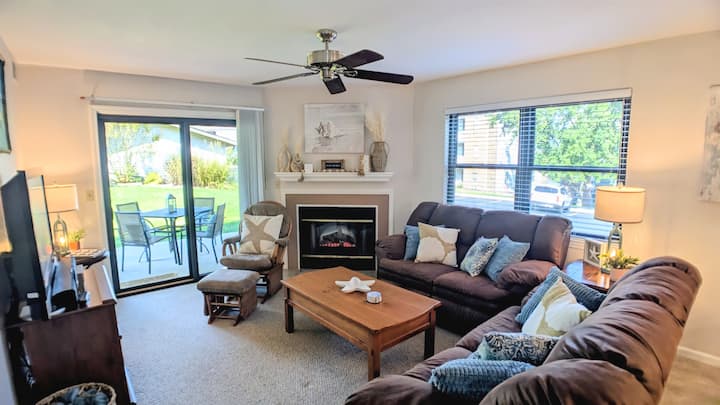 Taney Pointe Bungalow~new Listing~resort~pool - ブランソン, MO