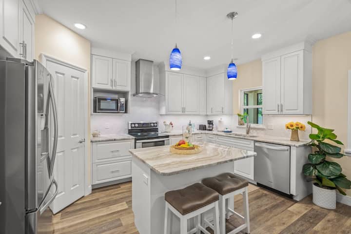 Datura Dreams: Central 3br Near Siesta & Downtown - Siesta Key, FL