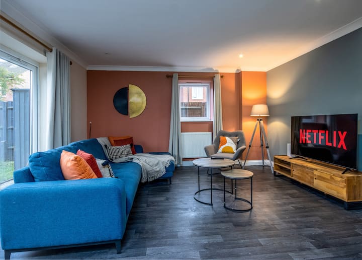 Work-friendly Home With Parking, Wi‑fi & Smart Tv - Southampton