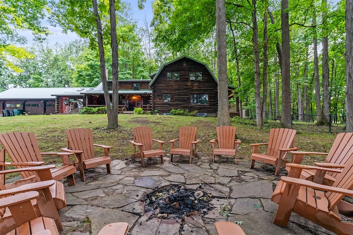 Sleeps 12 | Lake Views| Hot Tub | Pet Friendly - Canandaigua, NY