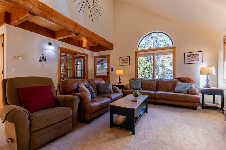 Sunriver Resort - Sharc Passes, Fireplace, Hot Tub - Sunriver, OR