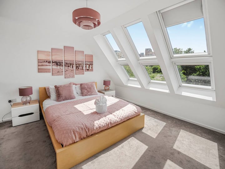 Chic Riverside Retreat Salford 4bd + Free Parking - Salford