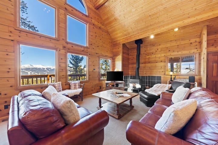 New! Big With Views, 11 Beds, Hot Tub, Pool Table - Breckenridge, CO