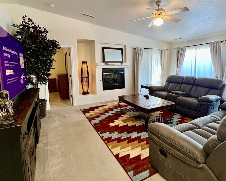 Large Prescott Home W/3-car Garage Central & Quiet - 프레스컷