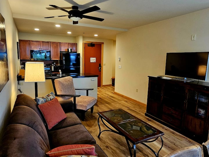 White Pine 206 - Ski-in/out 2br W/ Wraparound View - Sandpoint, ID