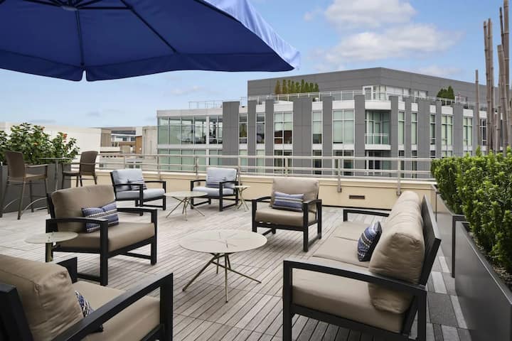 Close To White House + Rooftop Terrace. Pool. Gym. - Washington D. C., DC