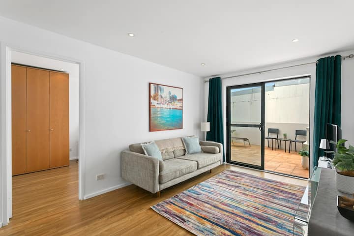 Crows Nest Comfort | Laidback Living With Terrace - Crows Nest, Australia