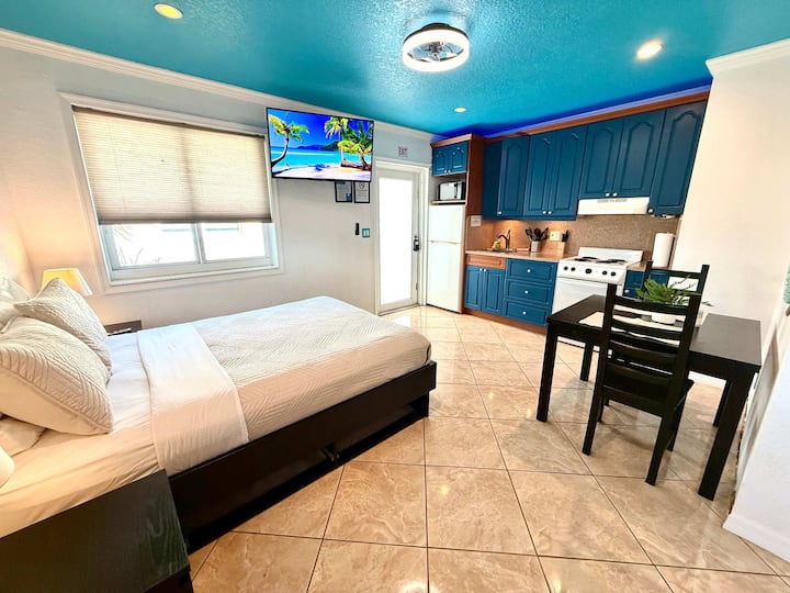 Near Miami World Cup, Beach, Parking For 2 - Hollywood, FL