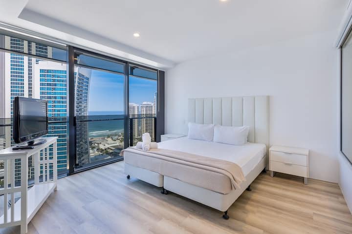 2br High-rise Coastal Stay | Pool, Views, Wi-fi - Gold Coast