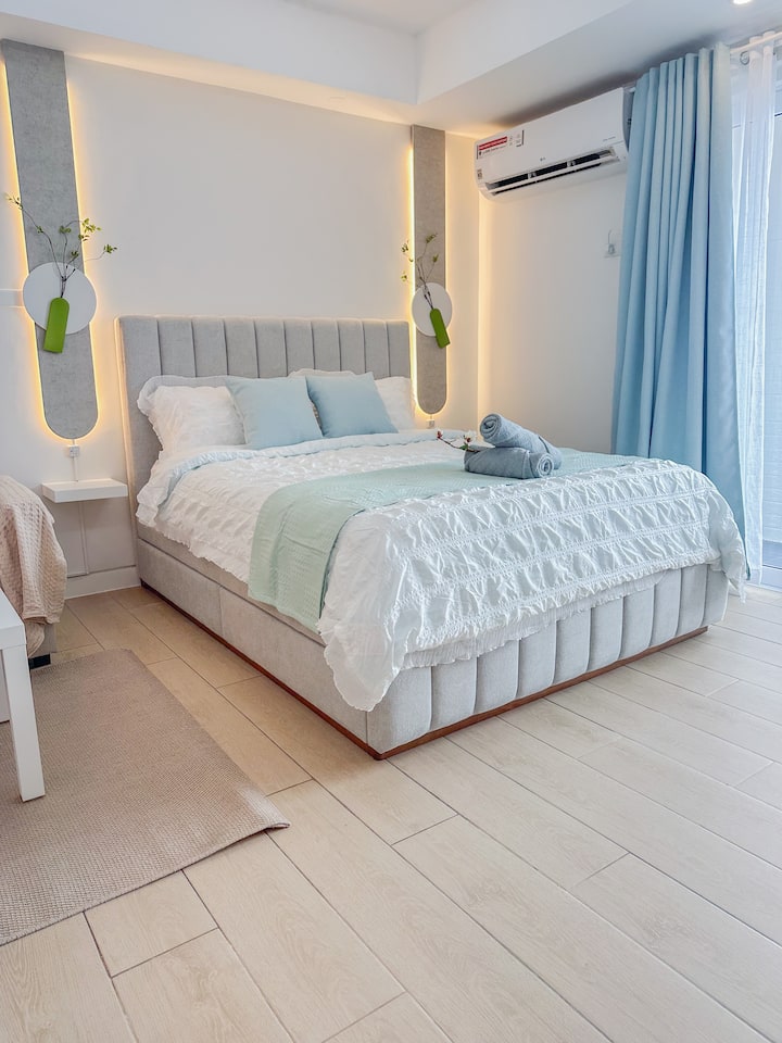 Njoy! Tropical Breeze At Venice Canal View - Taguig