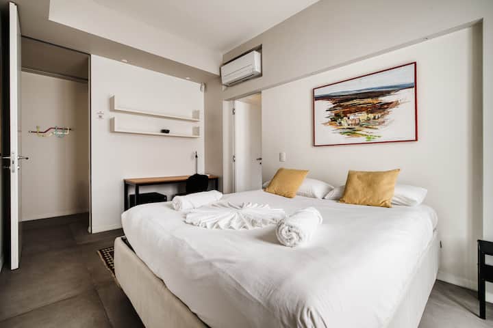 Large Central Apartment Milan’s Navigli – 5 Guests - Milan