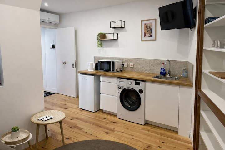 1-bed Apartment In The Heart Of Gibraltar - Gibraltar