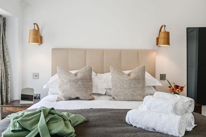 The Cow Shed - Crowborough