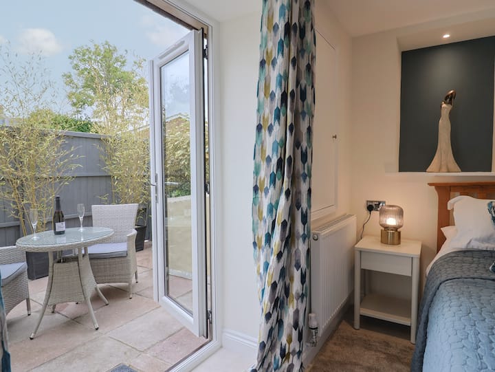 2 The Cedars - Lyme Regis