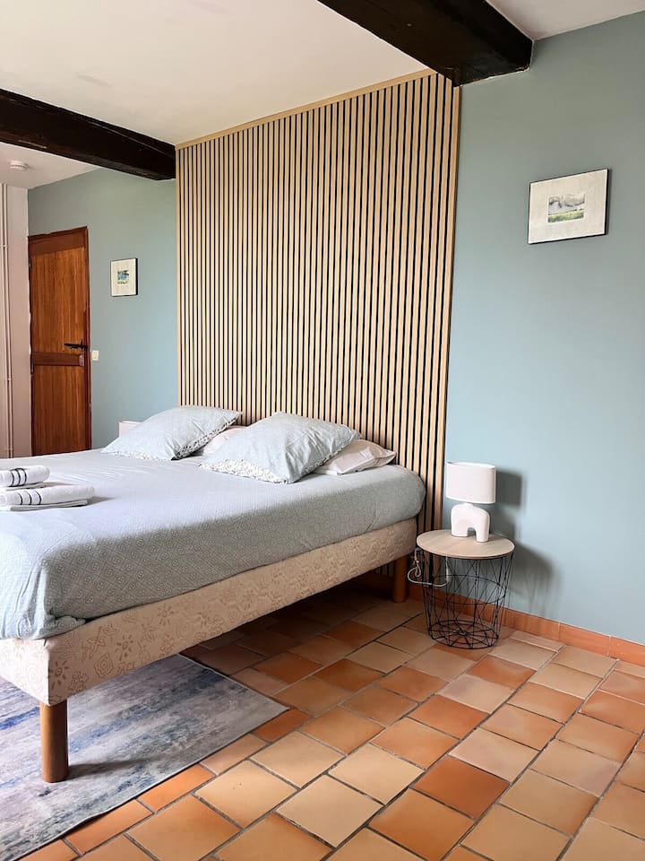 Manoir Les Touches - B&b - Chambre De La Tour - Doué-la-Fontaine