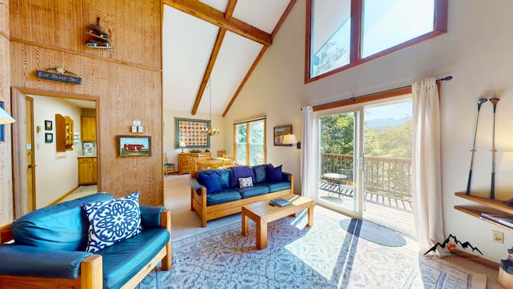 Bee Branch 36 • Trailside Retreat • Walk To Slopes - Sugar Mountain, NC
