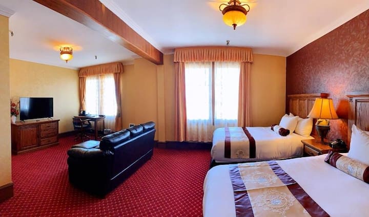 Deluxe 2 Queen L Eureka Inn L Historic Comfort - Eureka, CA