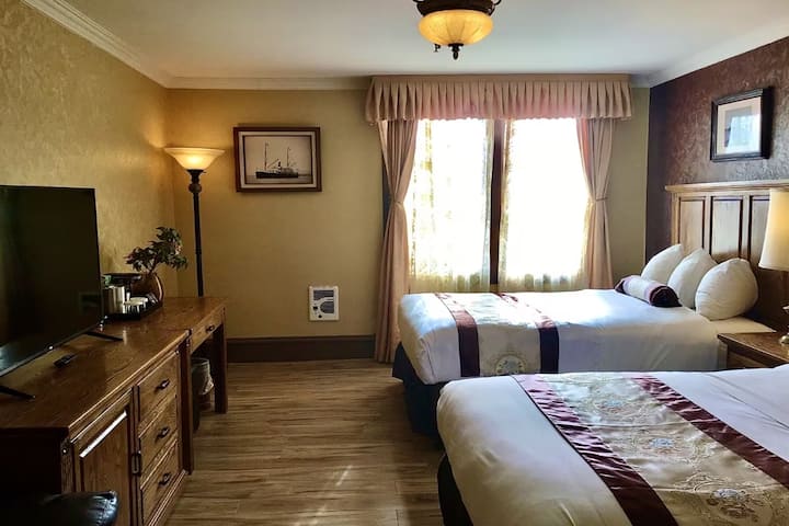 2 Double | Eureka Inn | Pool | Near Humboldt Bay - Eureka, CA