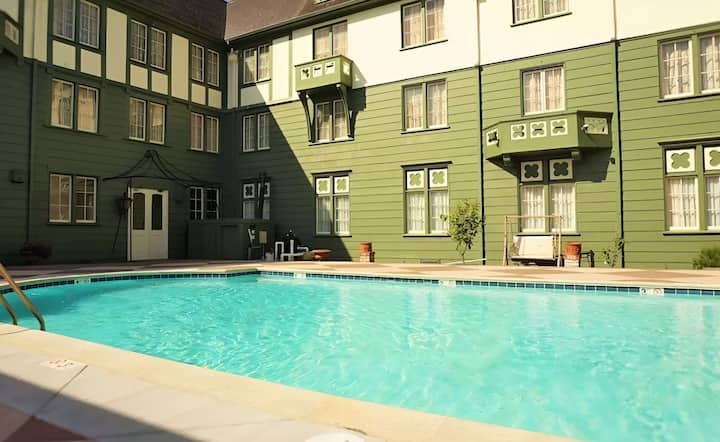 Eureka Inn | 2 Double Room | Central Location - Eureka, CA