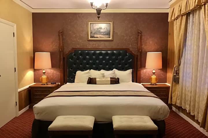 Queen Room | Eureka Inn | Easy Downtown Access - Eureka, CA