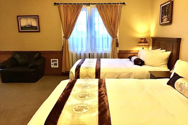 Eureka Inn | Deluxe 2 Doubles | Free Breakfast - Eureka, CA