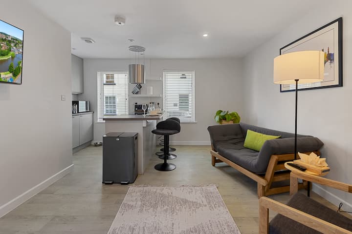 Exeter Escape - City Centre Apartment- Short Stays - Exeter