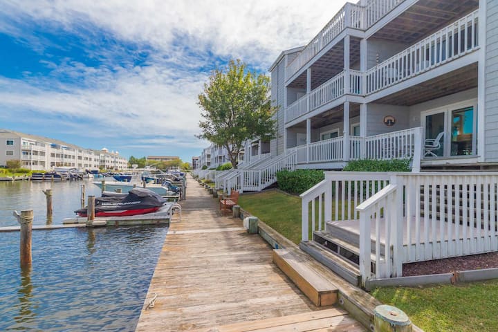 Canal Front Condo With Pool - Ocean City, MD