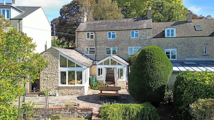 Whitehall Cottage - Heart Of Painswick - Stroud, UK