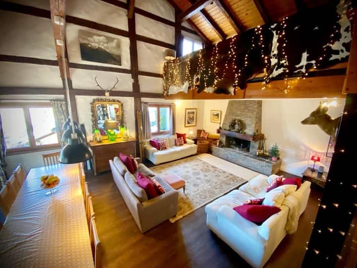 Family Escape In The Snowy Alps - Morzine