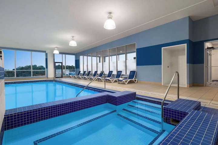 2 Queen Beds | Wyndham Fallsview | Falls Nearby - Niagara Falls