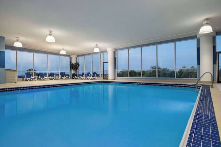 2 Queen Rooms | City View | Wyndham Fallsview - Niagara Falls