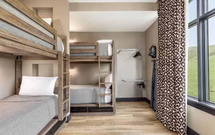 Bunk Suite | Origin Red Rocks | Near Amphitheatre - Morrison, CO