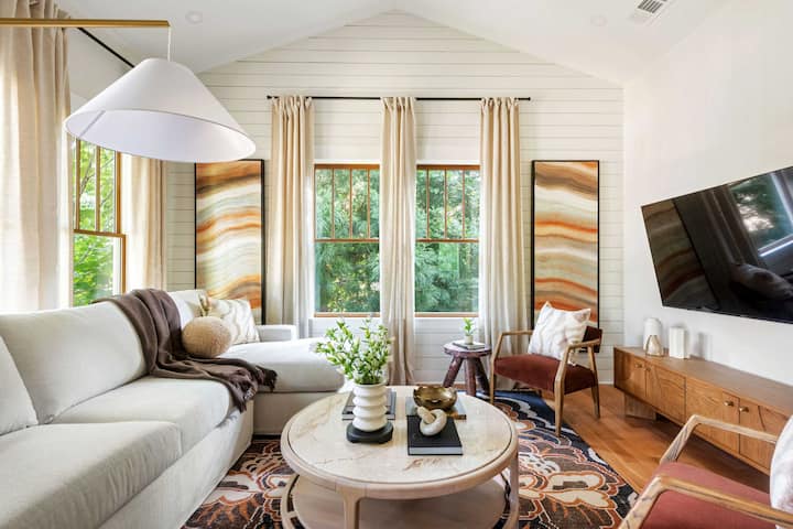 Urbanchella - Designer Oasis Wlk To Ponce City Mkt - Atlanta, GA