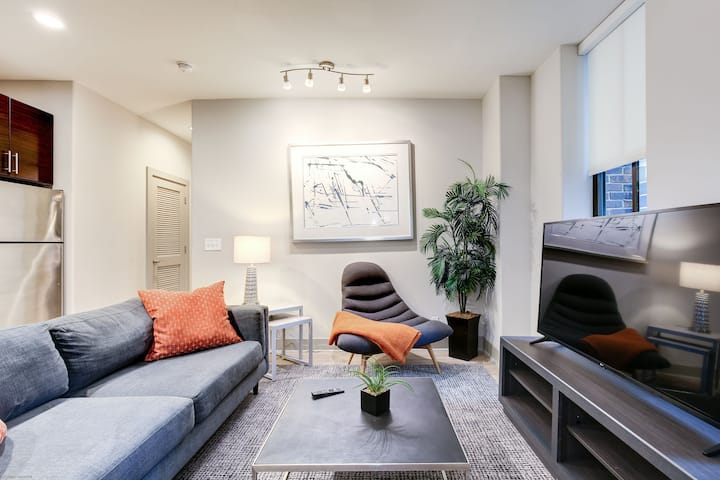 1br Stylish Apartment With Rooftop Deck & Pool - Baltimore, MD